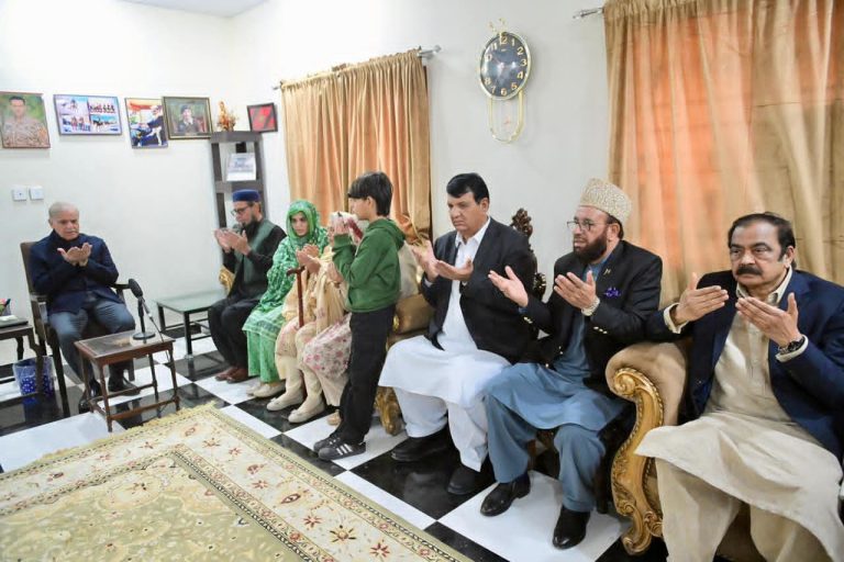 PM Shehbaz Sharif Pays Tribute to Lt Col Shehzada Gul Faraz – Pashto ...